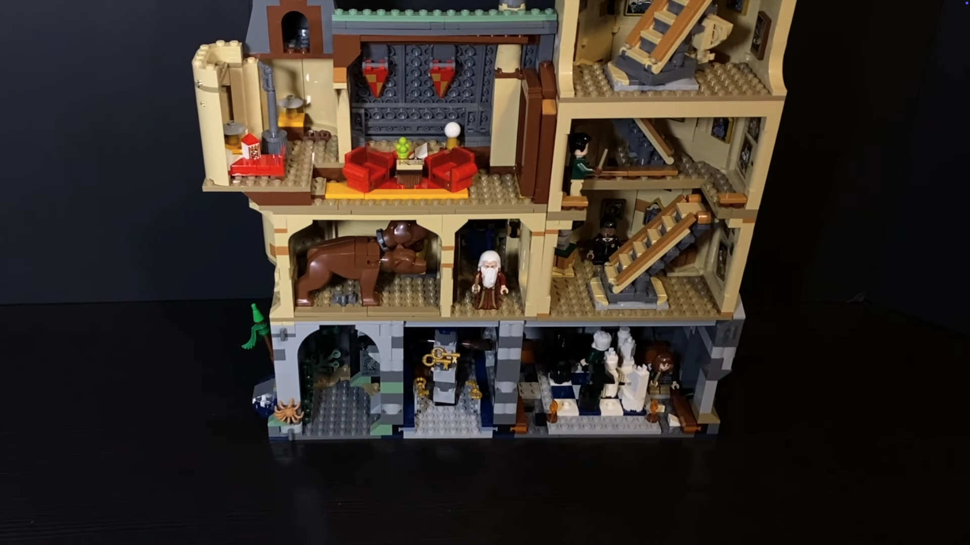 See how new LEGO Harry Potter GWP combines with Hogwarts