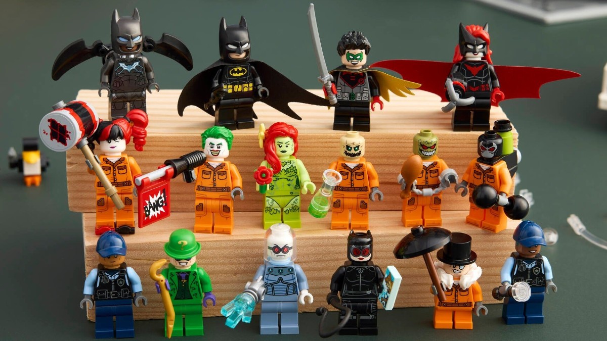 More LEGO minifigures who need the Sauron treatment