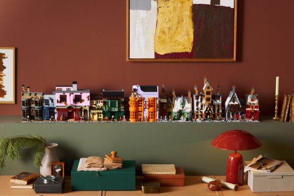 LEGO Harry Potter 76457 Hogsmeade Village Collectors' Edition revealed