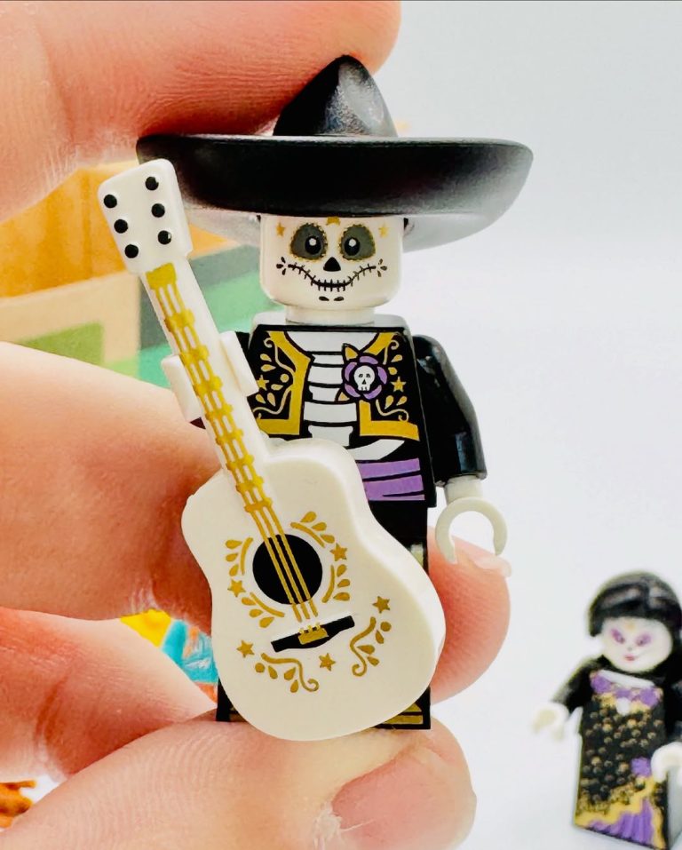 First look at new LEGO Build a Minifigure winter parts