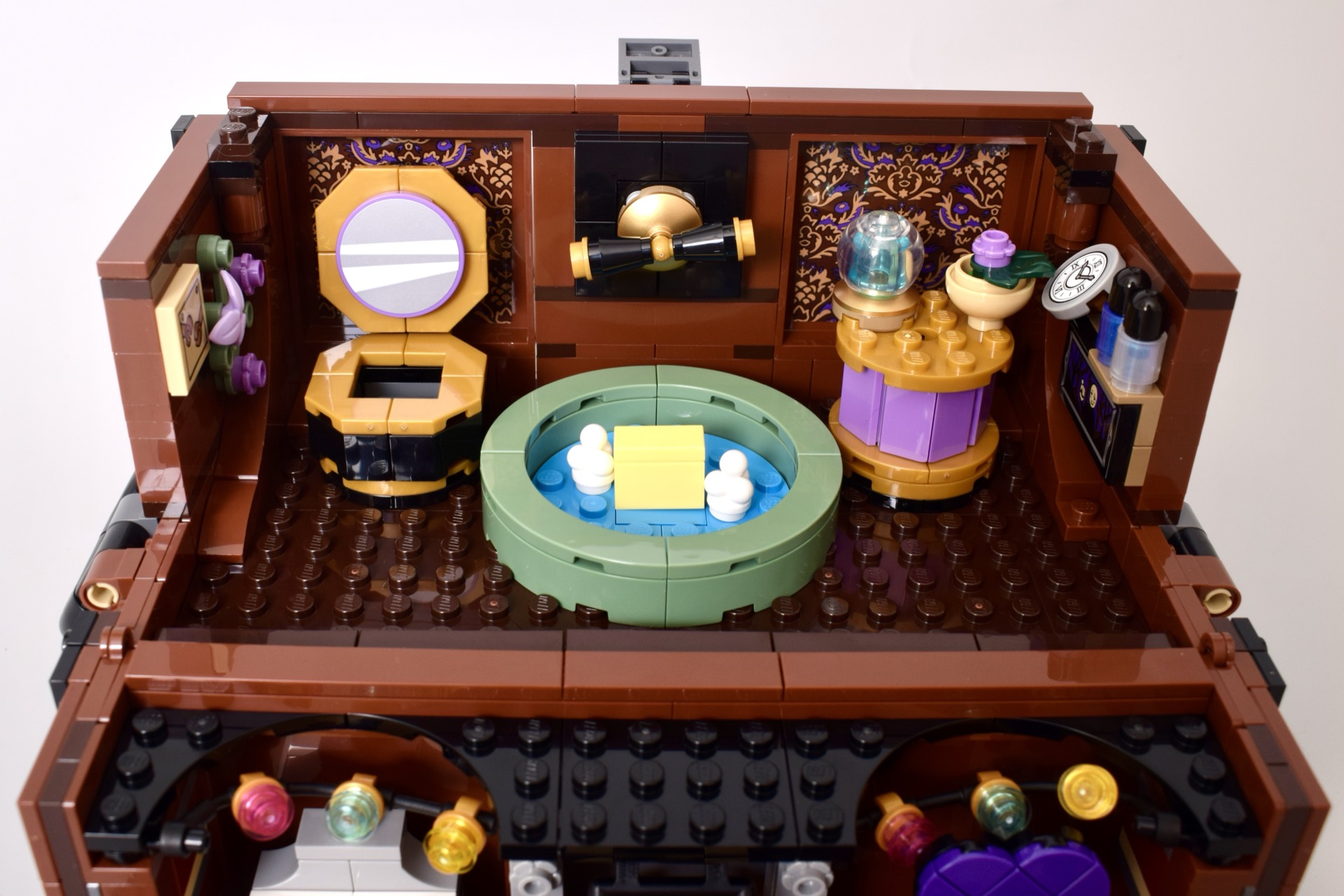 LEGO Wednesday 76785 Thing's Apartment review and gallery