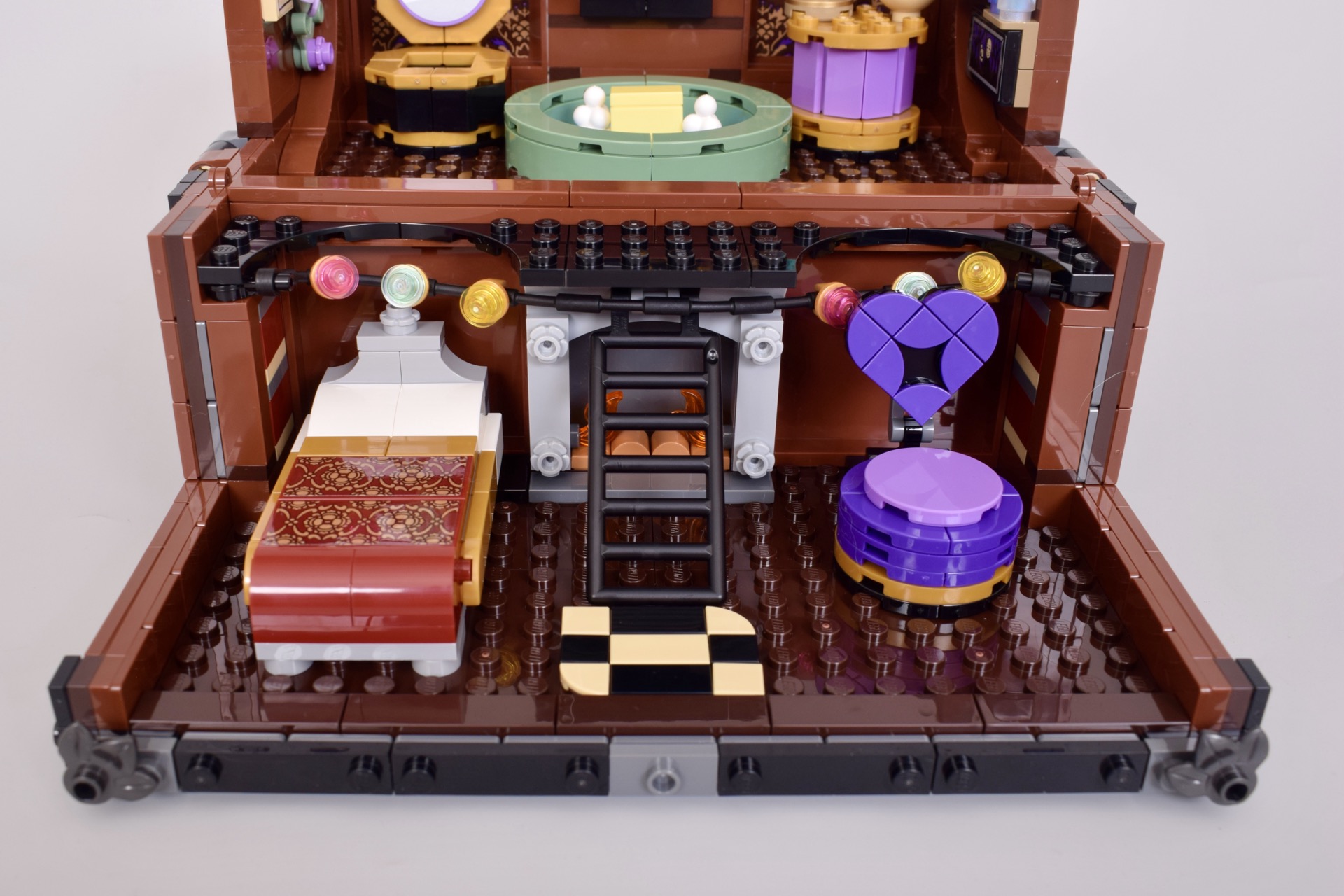 LEGO Wednesday 76785 Thing's Apartment review and gallery