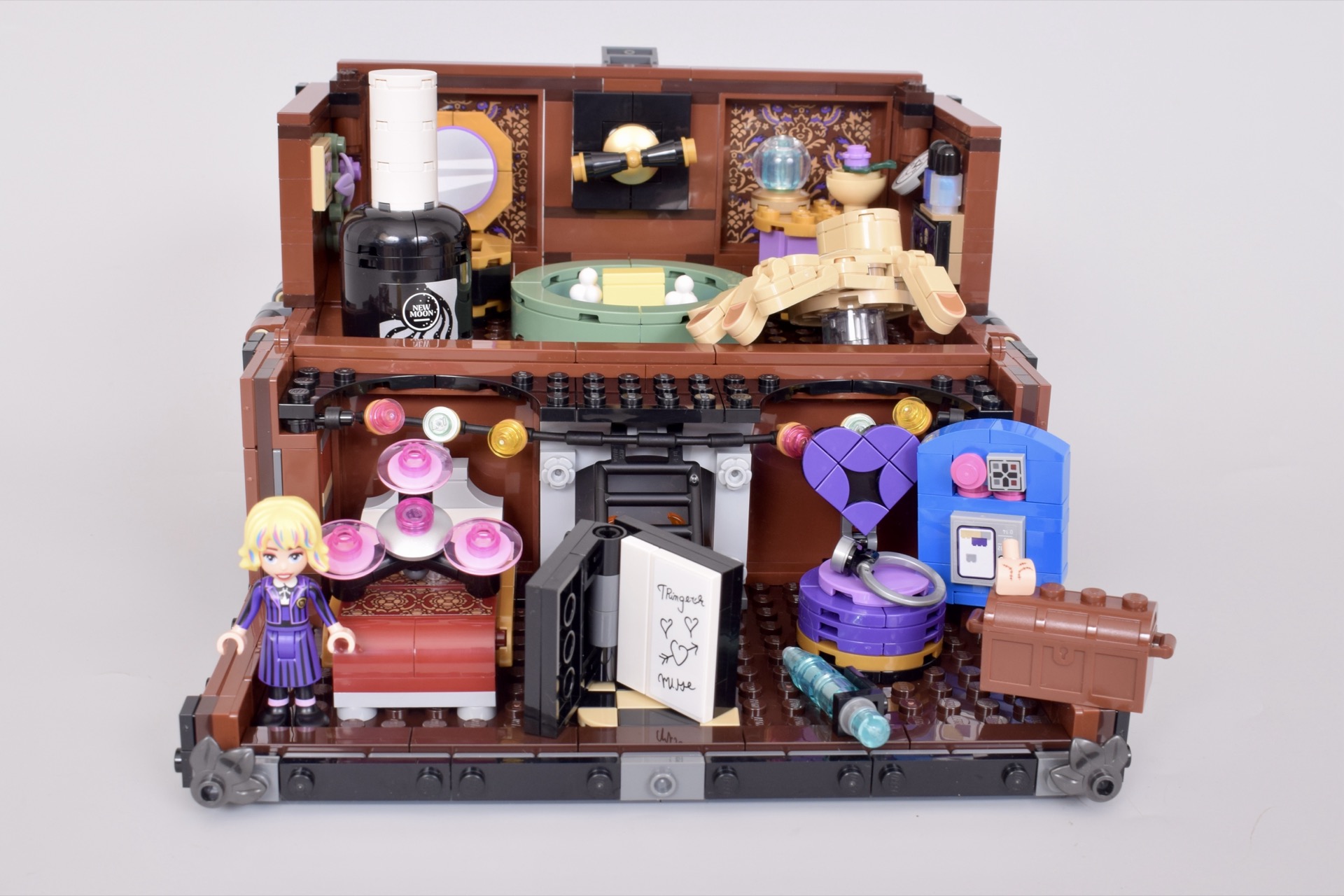 LEGO Wednesday 76785 Thing's Apartment review and gallery