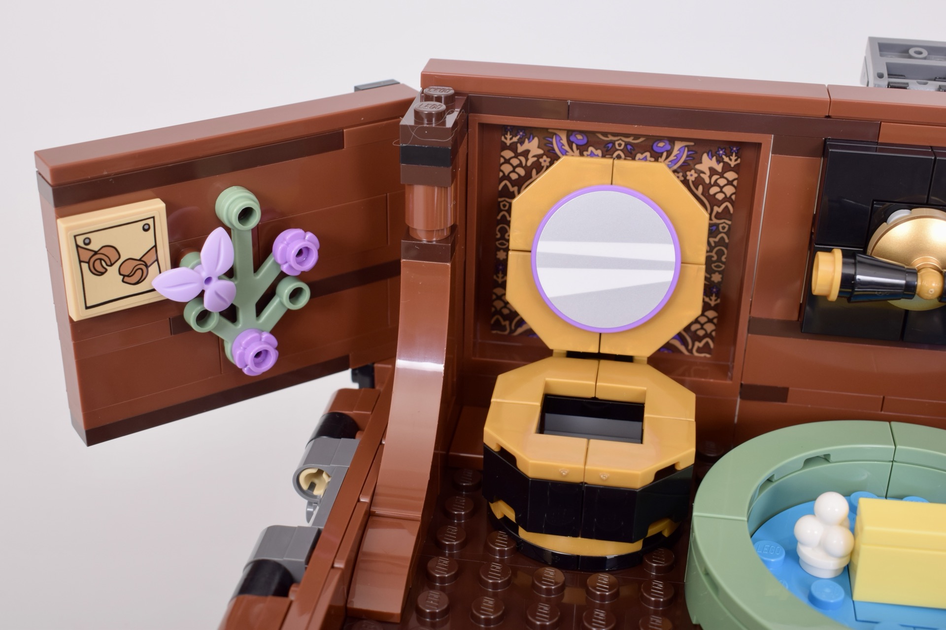 LEGO Wednesday 76785 Thing's Apartment review and gallery