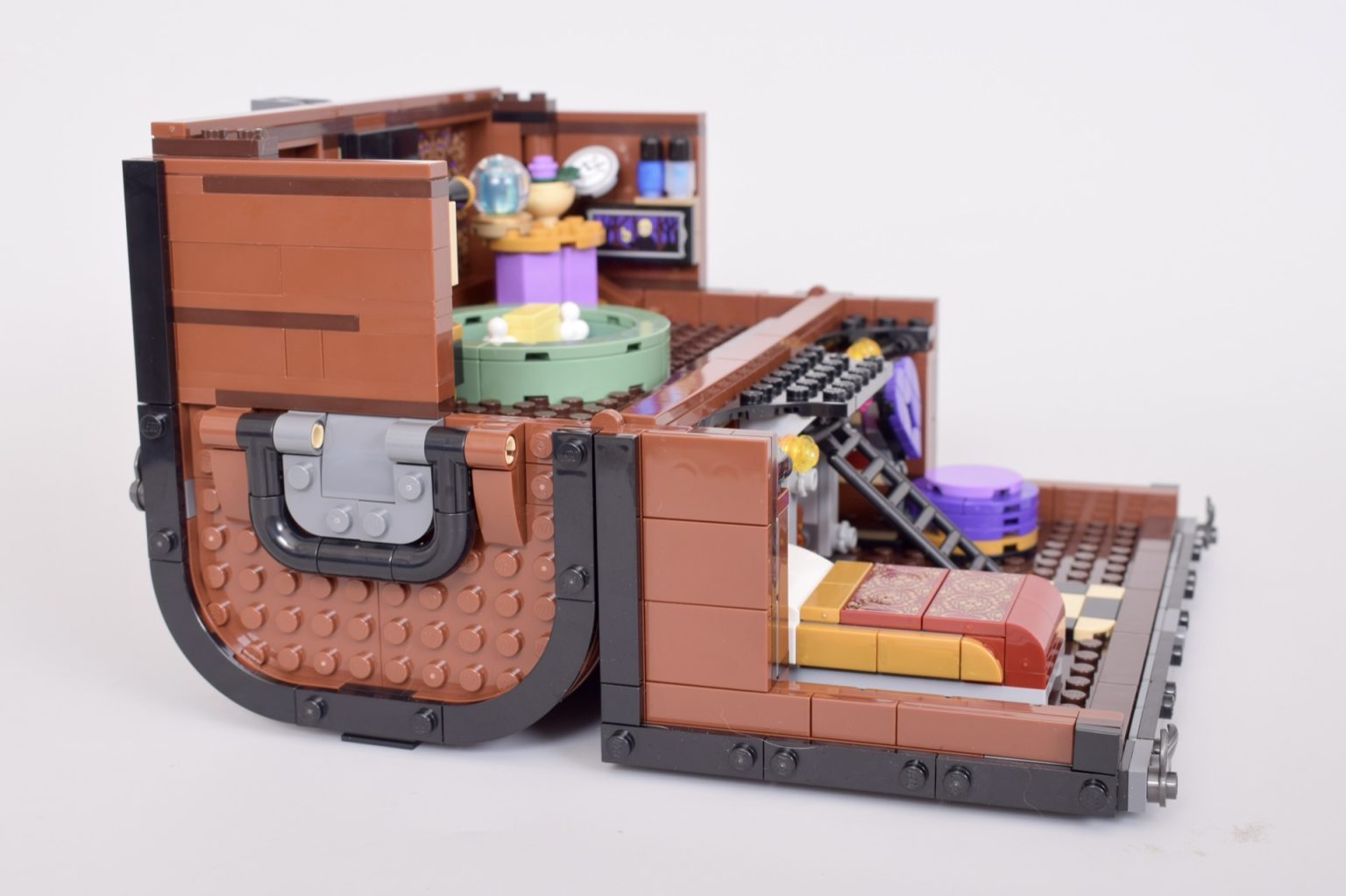 LEGO Wednesday 76785 Thing's Apartment review and gallery
