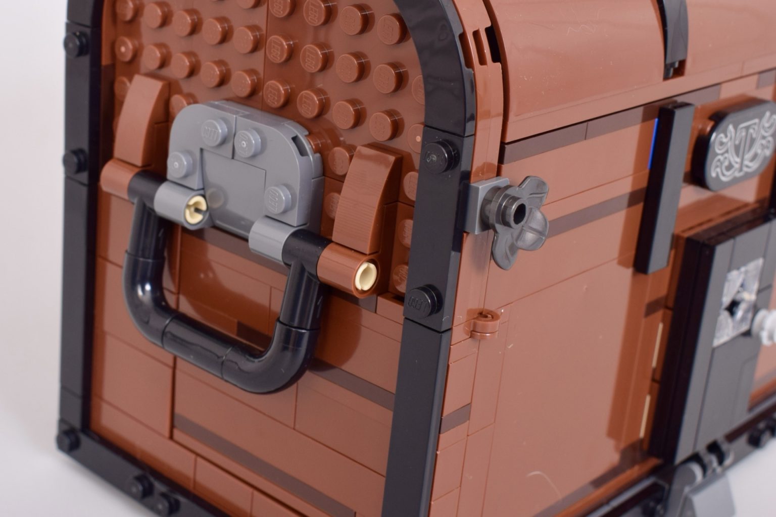 LEGO Wednesday 76785 Thing's Apartment review and gallery