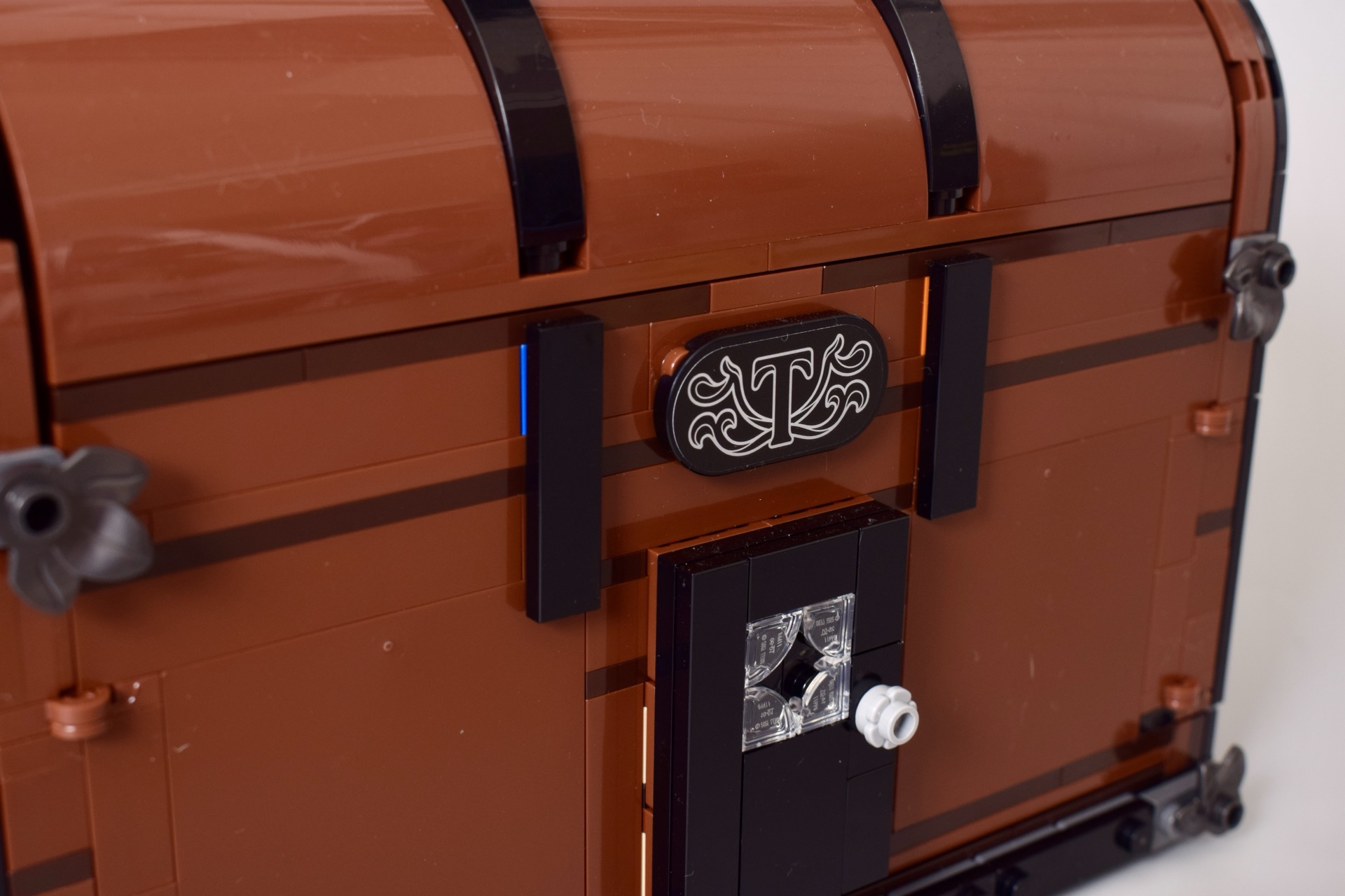 LEGO Wednesday 76785 Thing's Apartment review and gallery