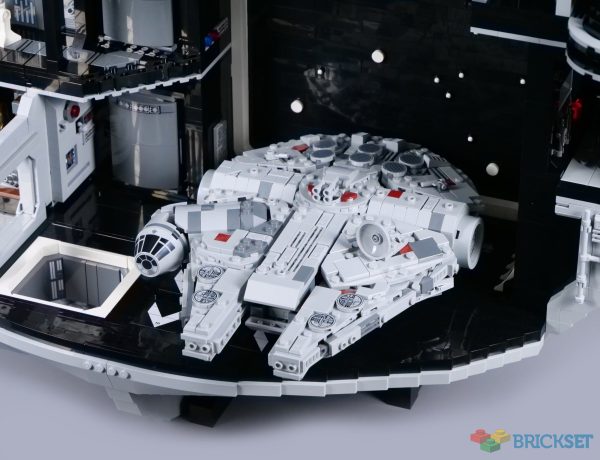 What other ships can fit in the $1,000 LEGO Death Star's hangar ...