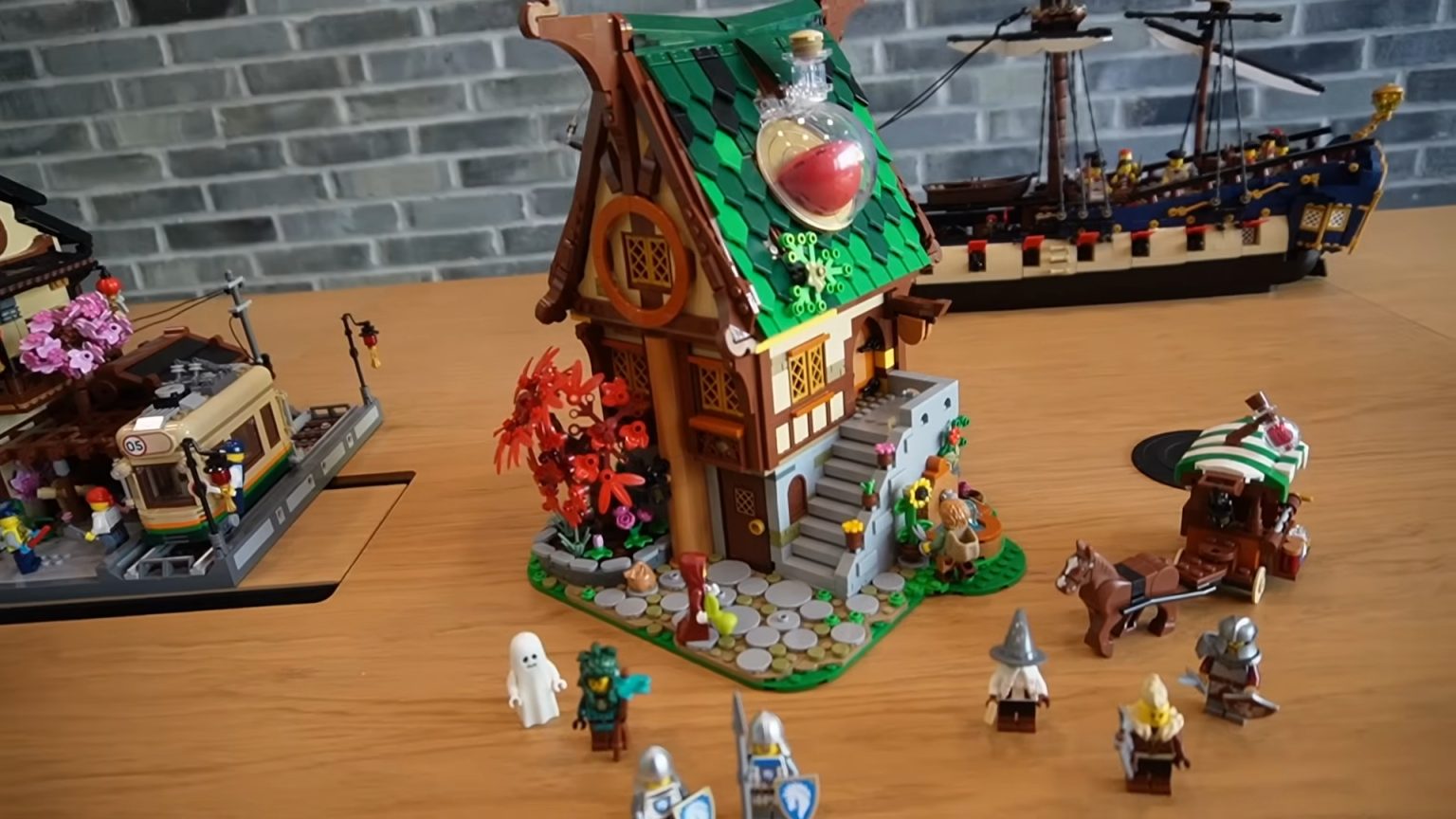 Changes spotted in LEGO BrickLink Series 7 sets