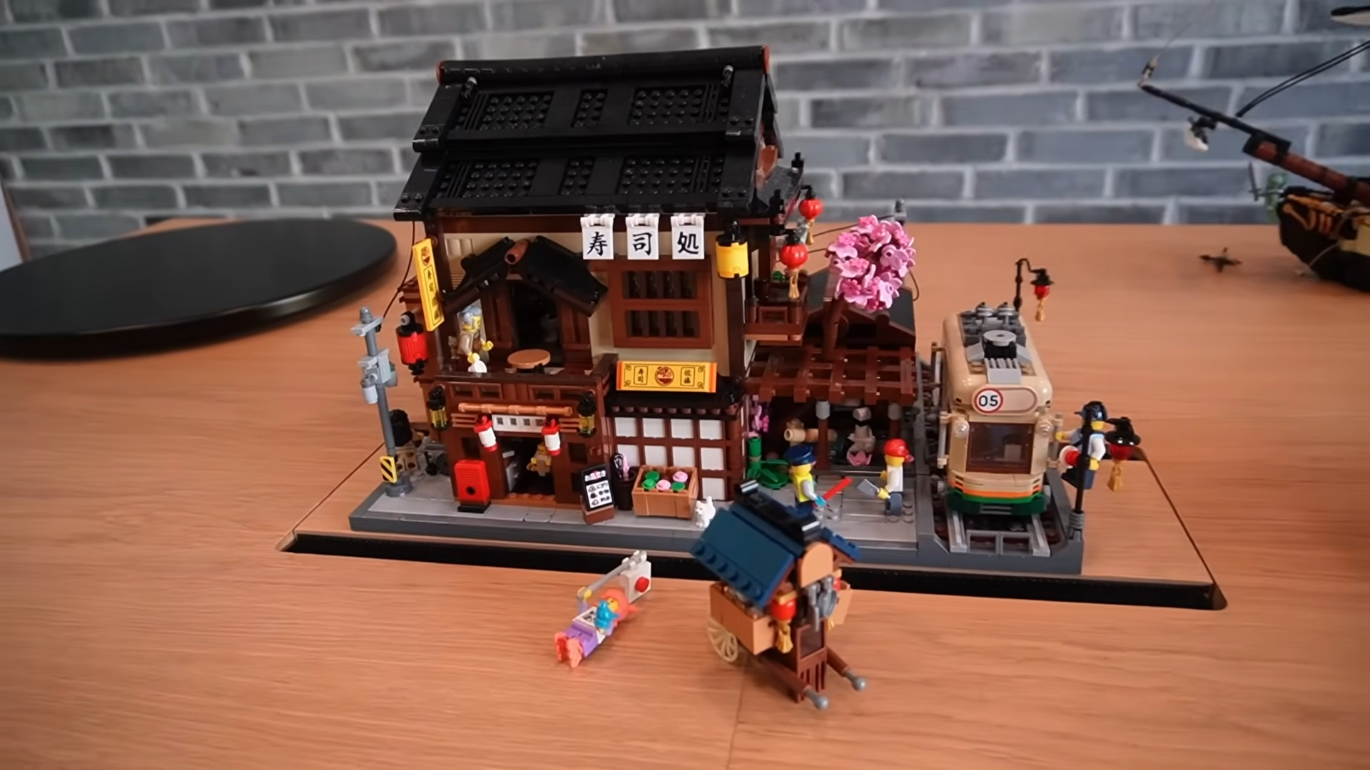 Changes spotted in LEGO BrickLink Series 7 sets