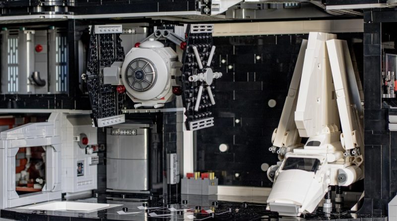 What other ships can fit in the $1,000 LEGO Death Star's hangar ...