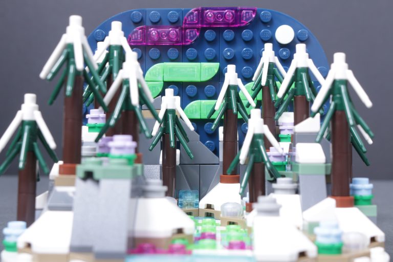 LEGO 40785 Northern Lights Diorama gift-with-purchase review