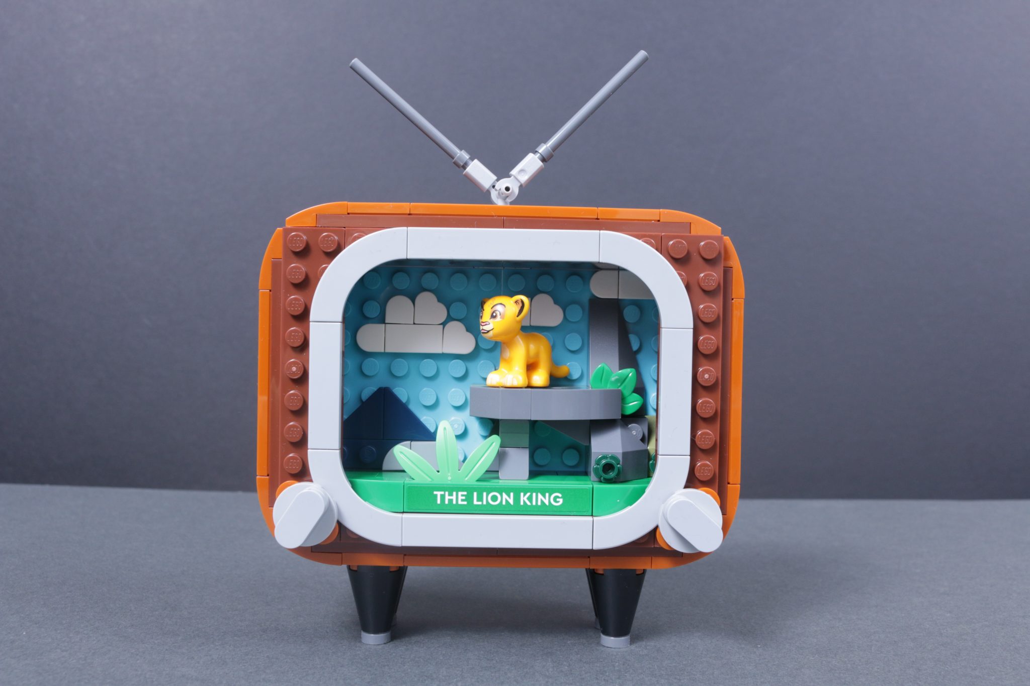This is the best LEGO Disney GWP of the year