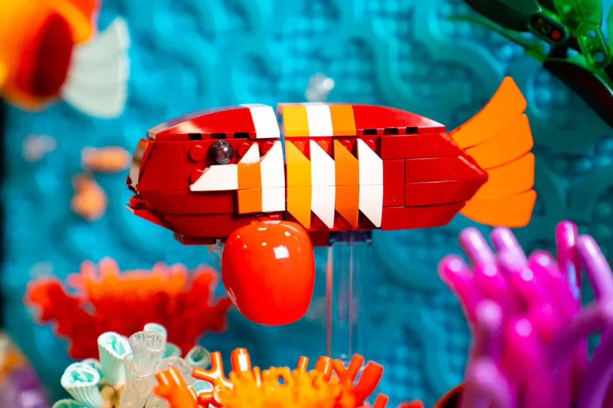 LEGO Tropical Aquarium takes creative liberties with its tank set-up