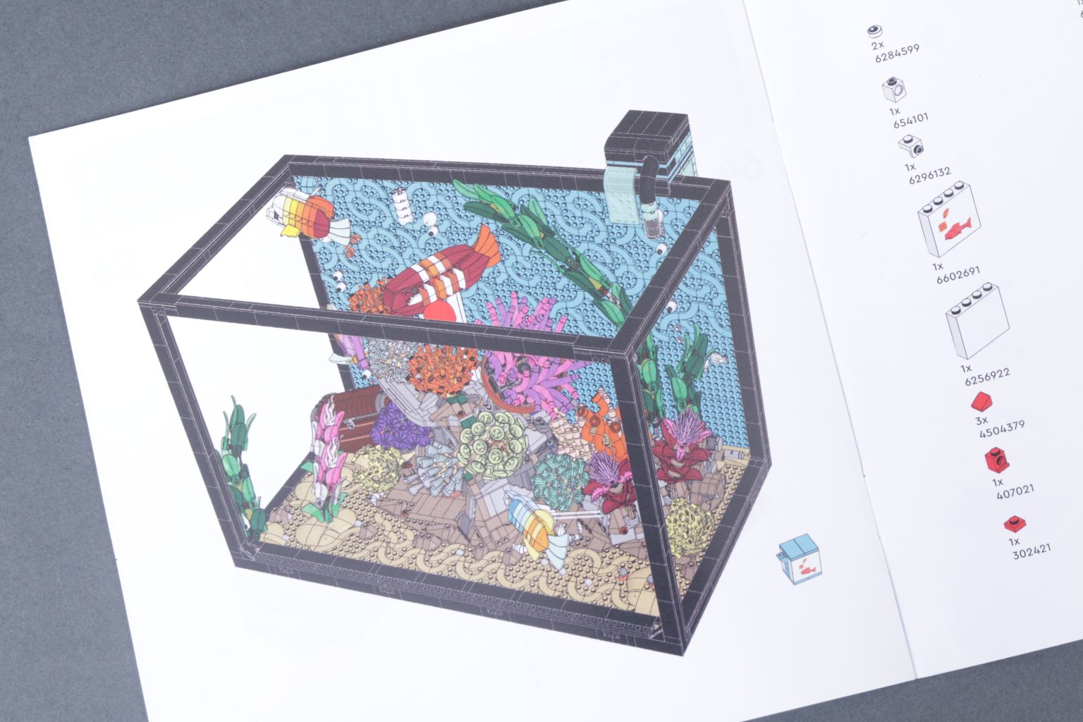 LEGO Icons 5009823 Fish Tank Filter & Fish Food GWP review