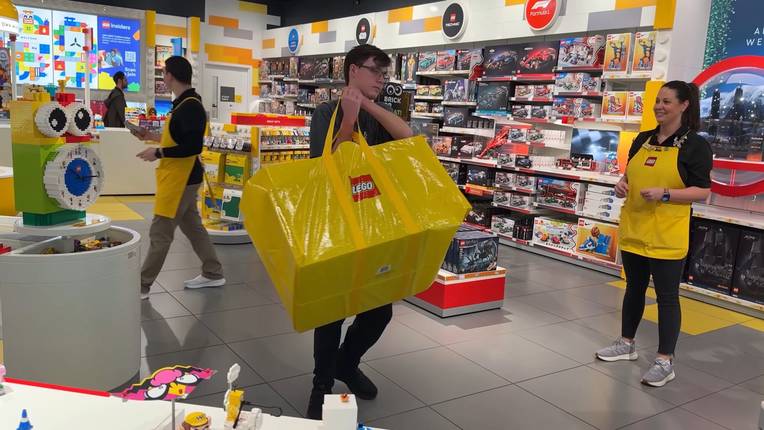 Cosa succede se acquisti in negozio la Morte Nera LEGO da 1,000 dollari?