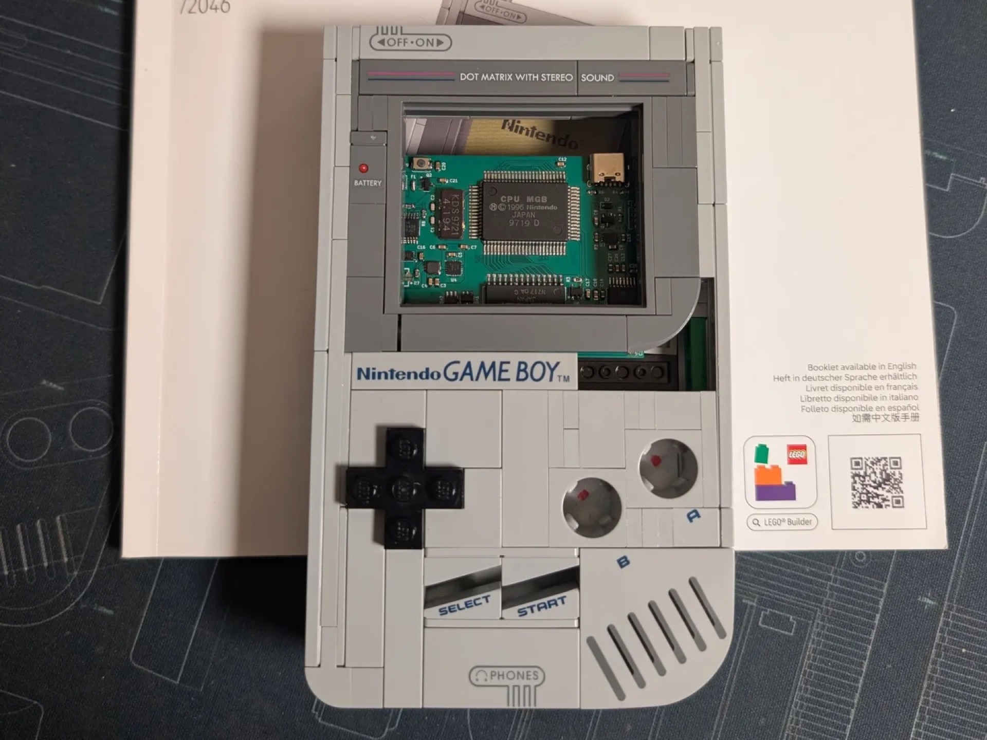 Game Boy modder turns LEGO set into working handheld