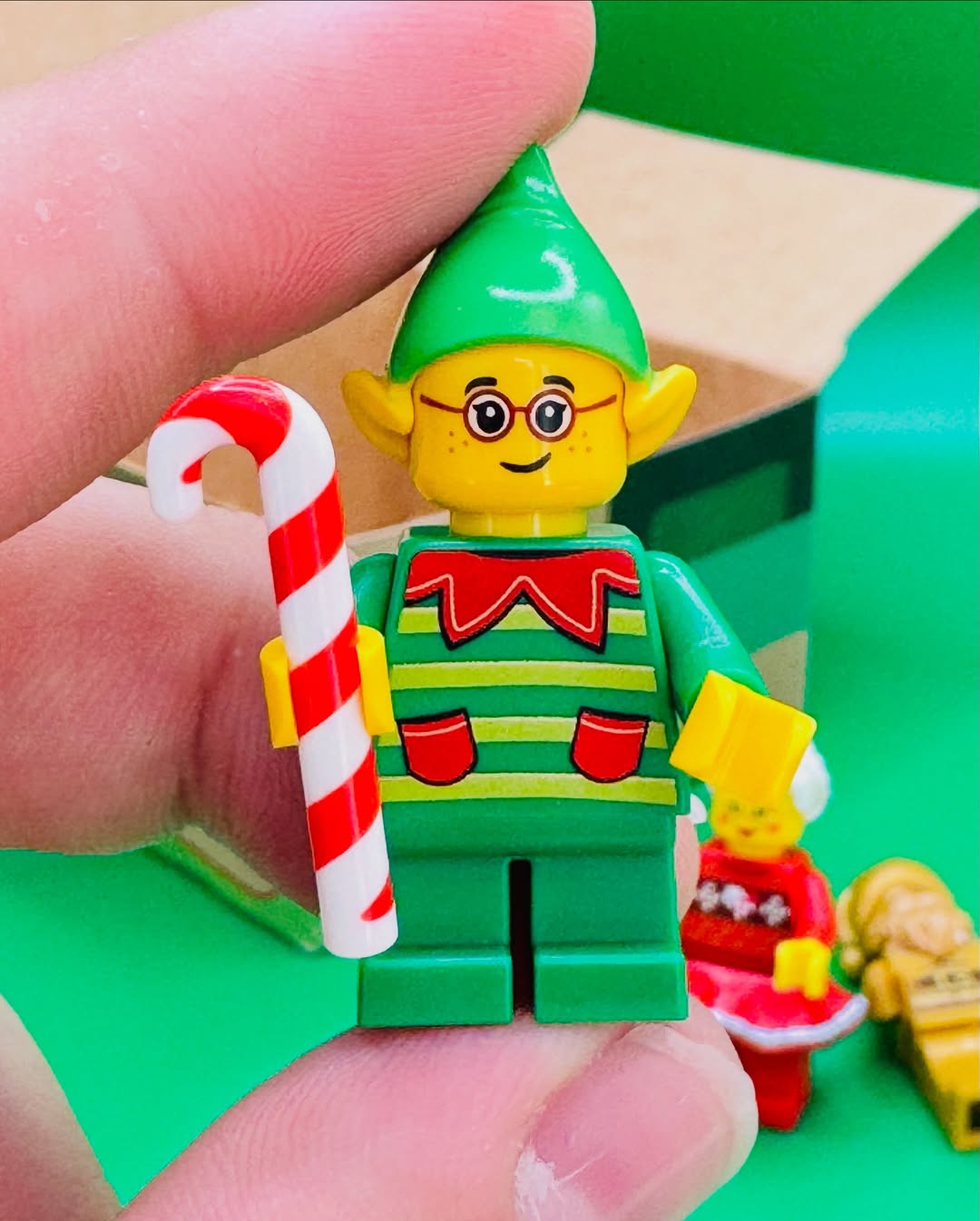 First look at LEGO Build a Minifigure Christmas elements