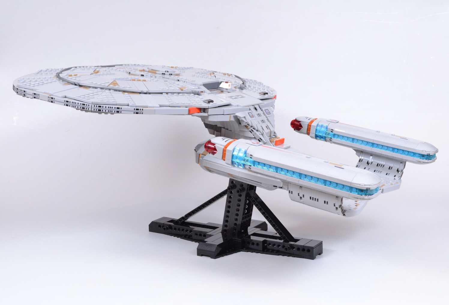 LEGO Enterprise-D si spinge coraggiosamente dove nessun set è mai ...