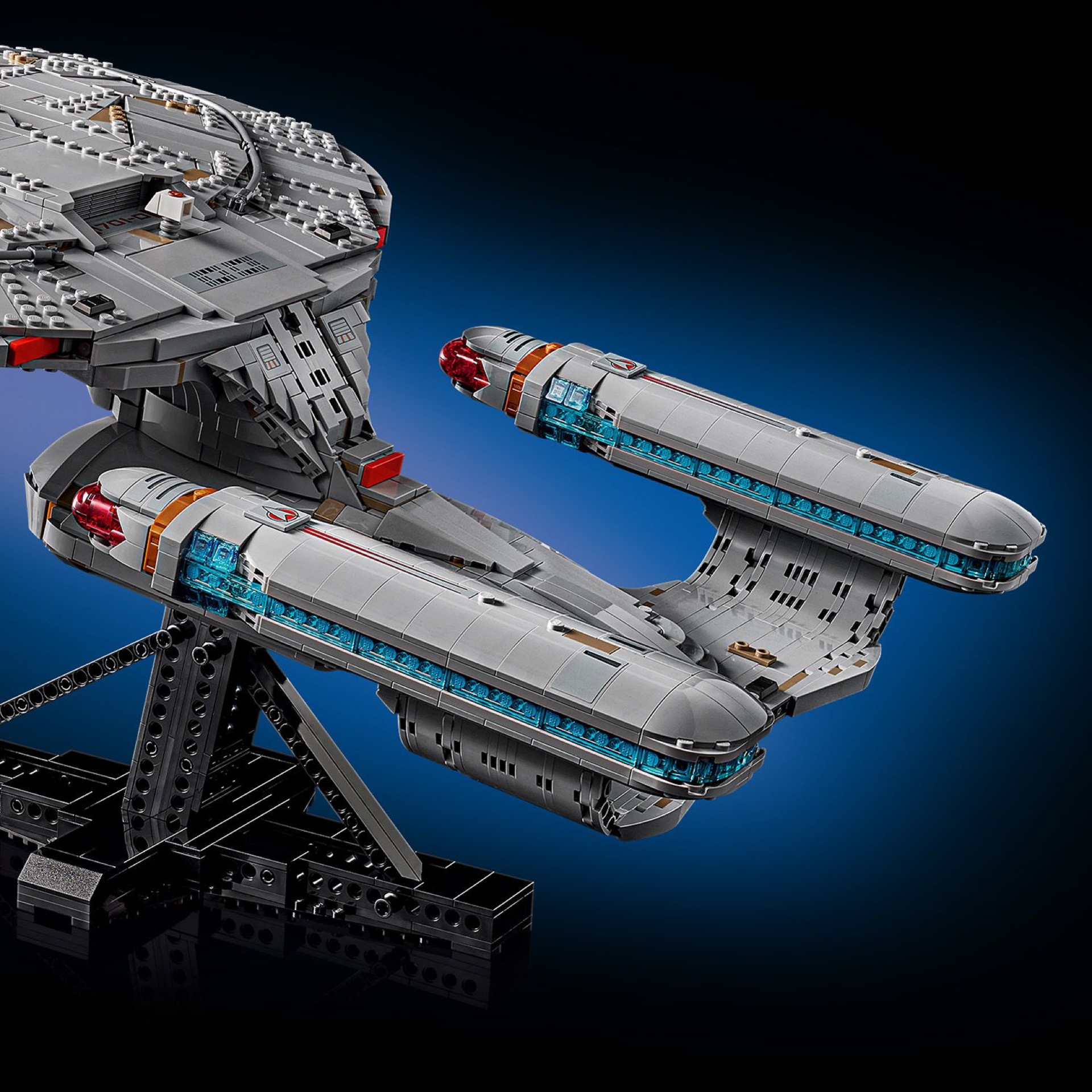 LEGO Star Trek 10356 USS Enterprise NCC-1701-D revealed