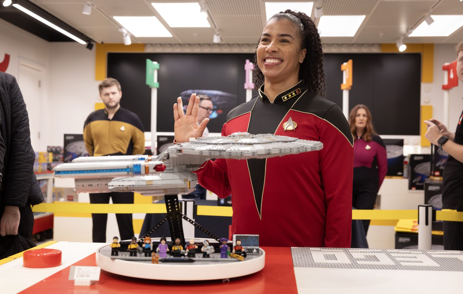 Il set LEGO Star Trek prende il sopravvento London Flagship store