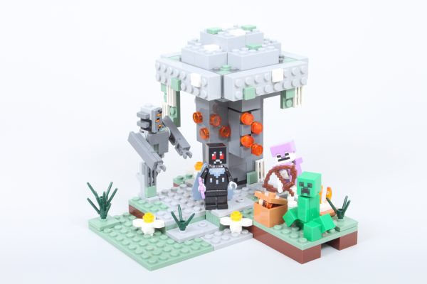 Hands on with all eight LEGO Minecraft January 2026 sets