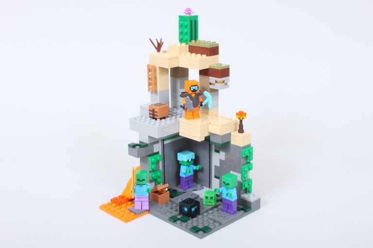 Hands on with all eight LEGO Minecraft January 2026 sets