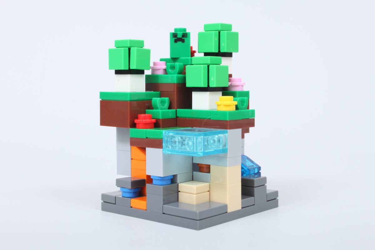 LEGO Minecraft's Micro World revamp is bursting with potential