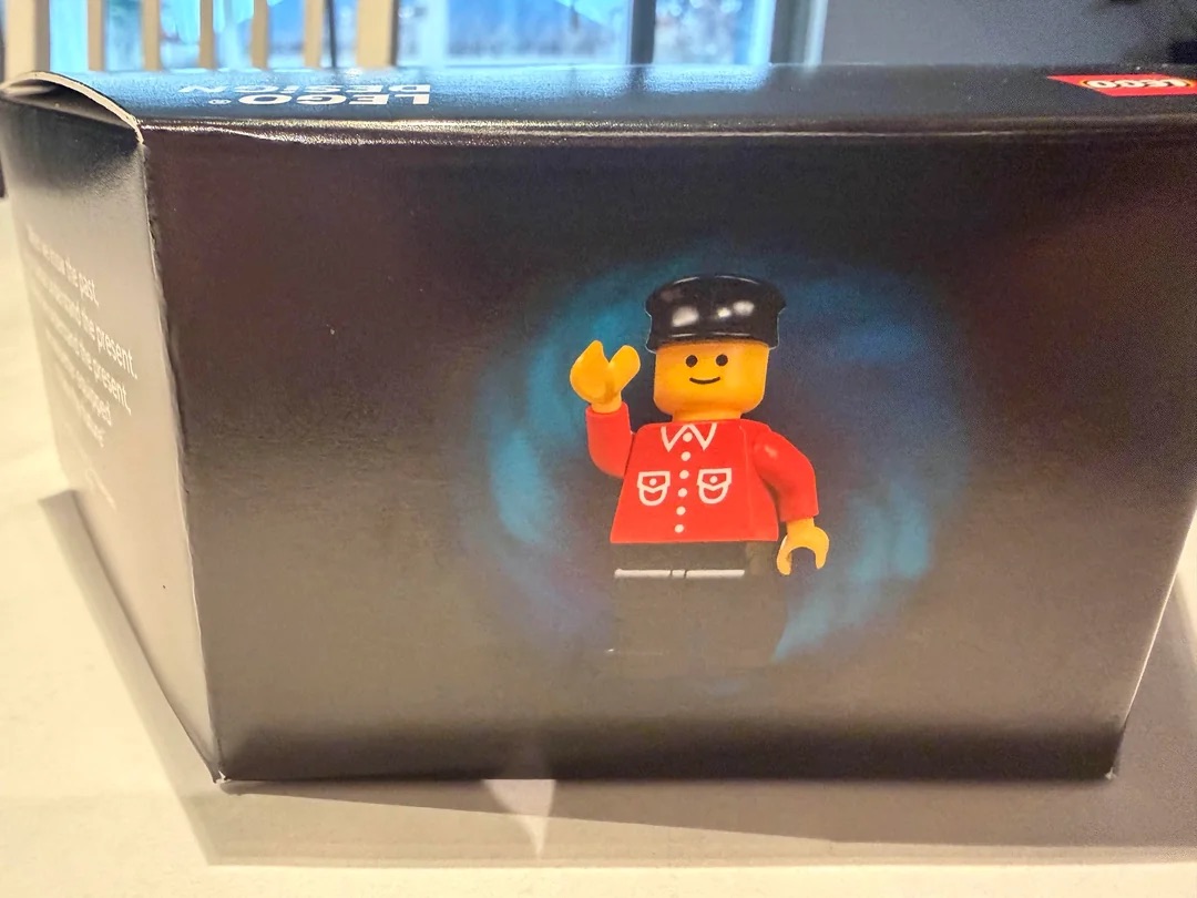 Images of 2025's LEGO Design Seminar set have surfaced