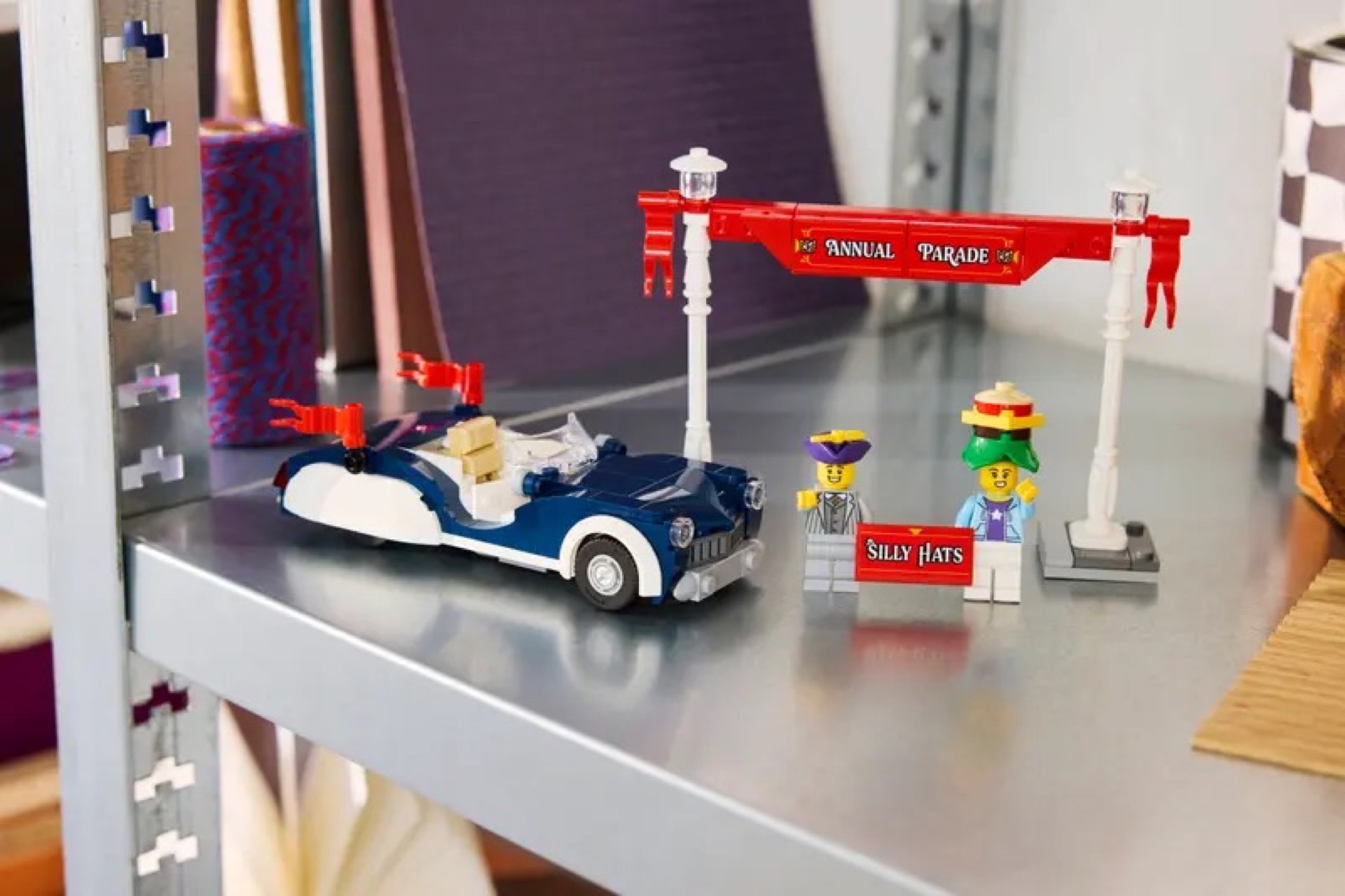 LEGO modular building GWP Vintage Parade Car revealed