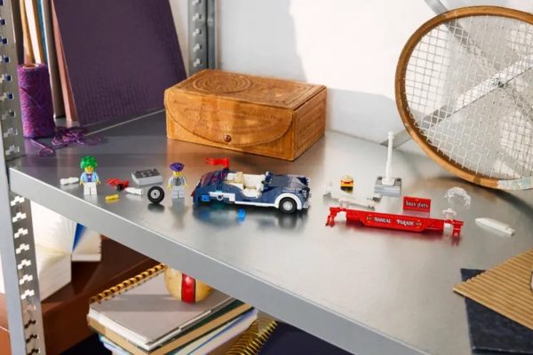 LEGO modular building GWP Vintage Parade Car revealed