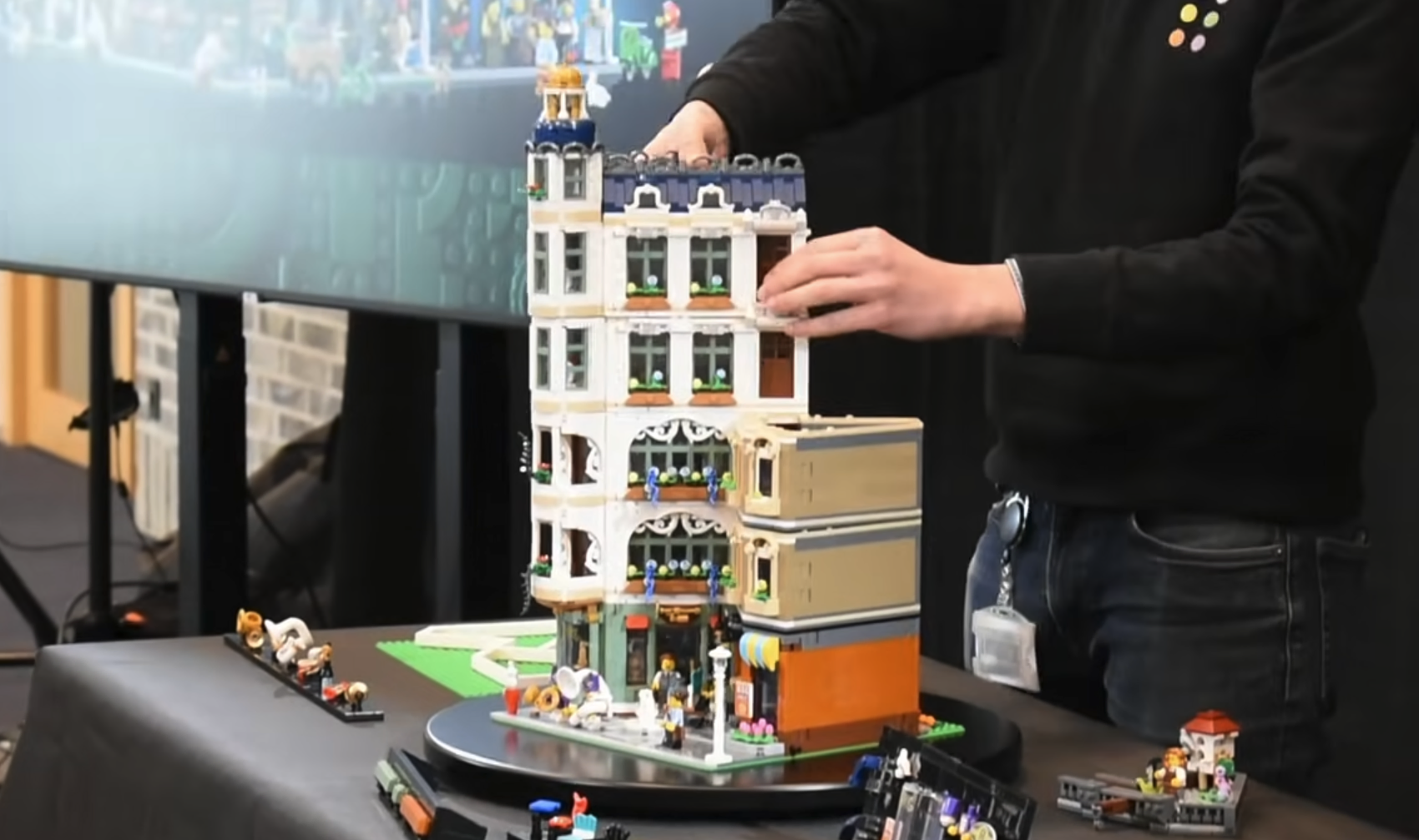 LEGO modular building for 2026 is even easier to scale up