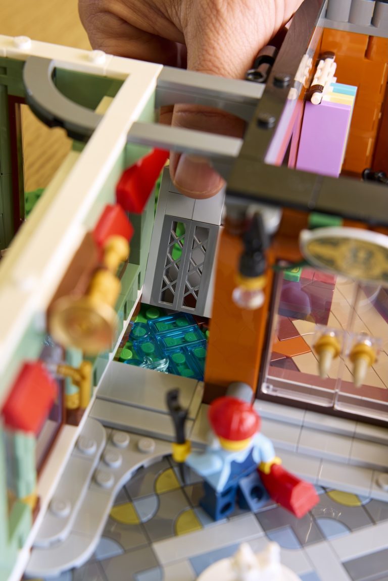 LEGO 2026 modular building revealed: 11371 Shopping Street