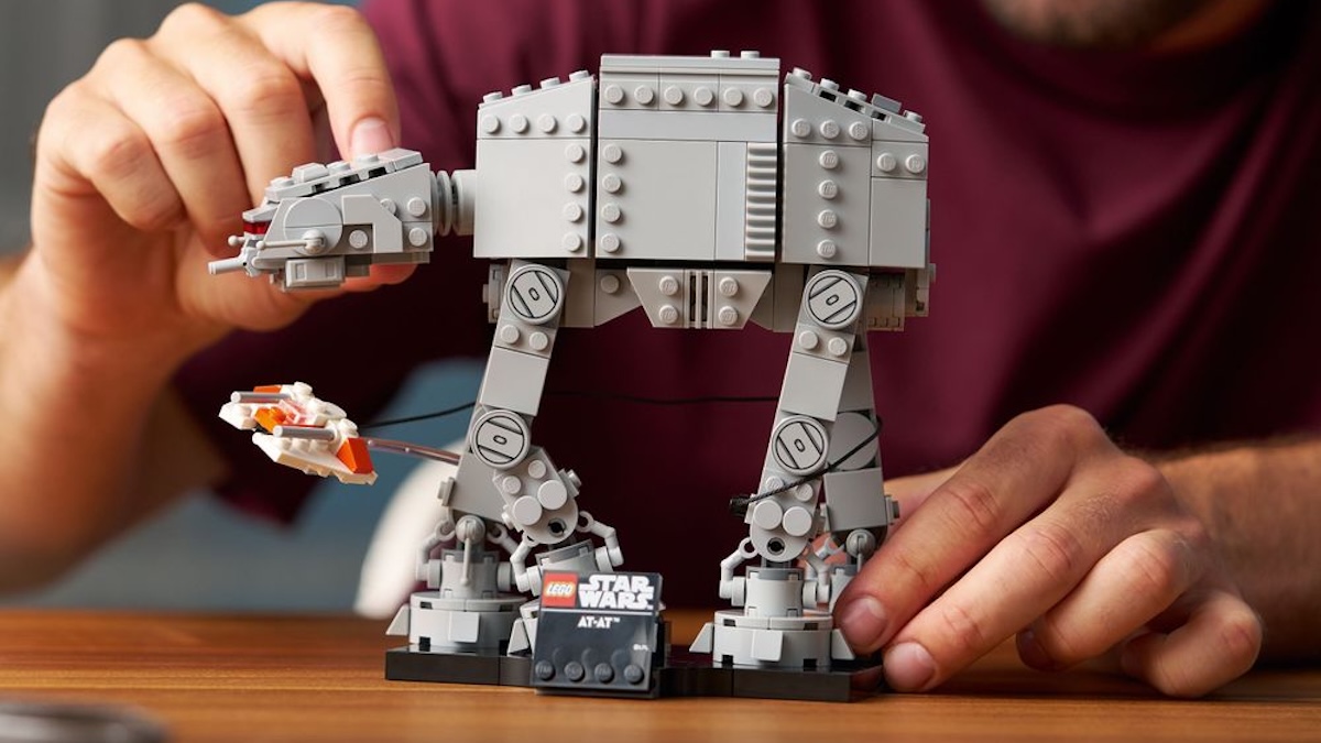 LEGO Star Wars 75440 AT-AT can stray further from starships