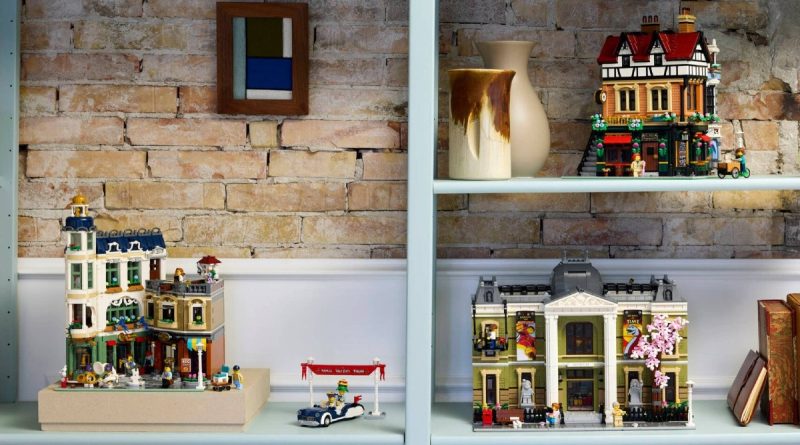 LEGO 11371 Shopping Street next to almost every building