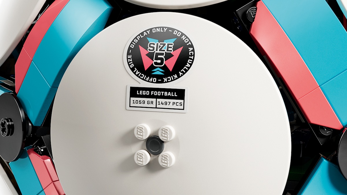 LEGO Editions 43019 Football sticker misprint spotted