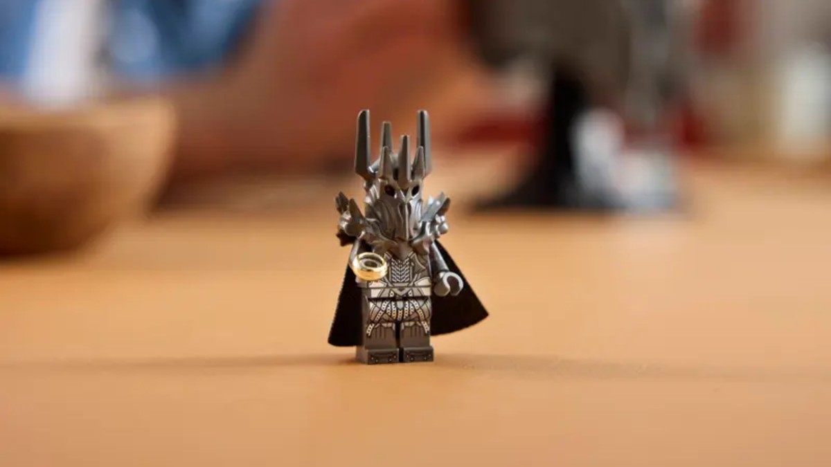 LEGO Sauron escapes Barad-dûr for a cheaper build