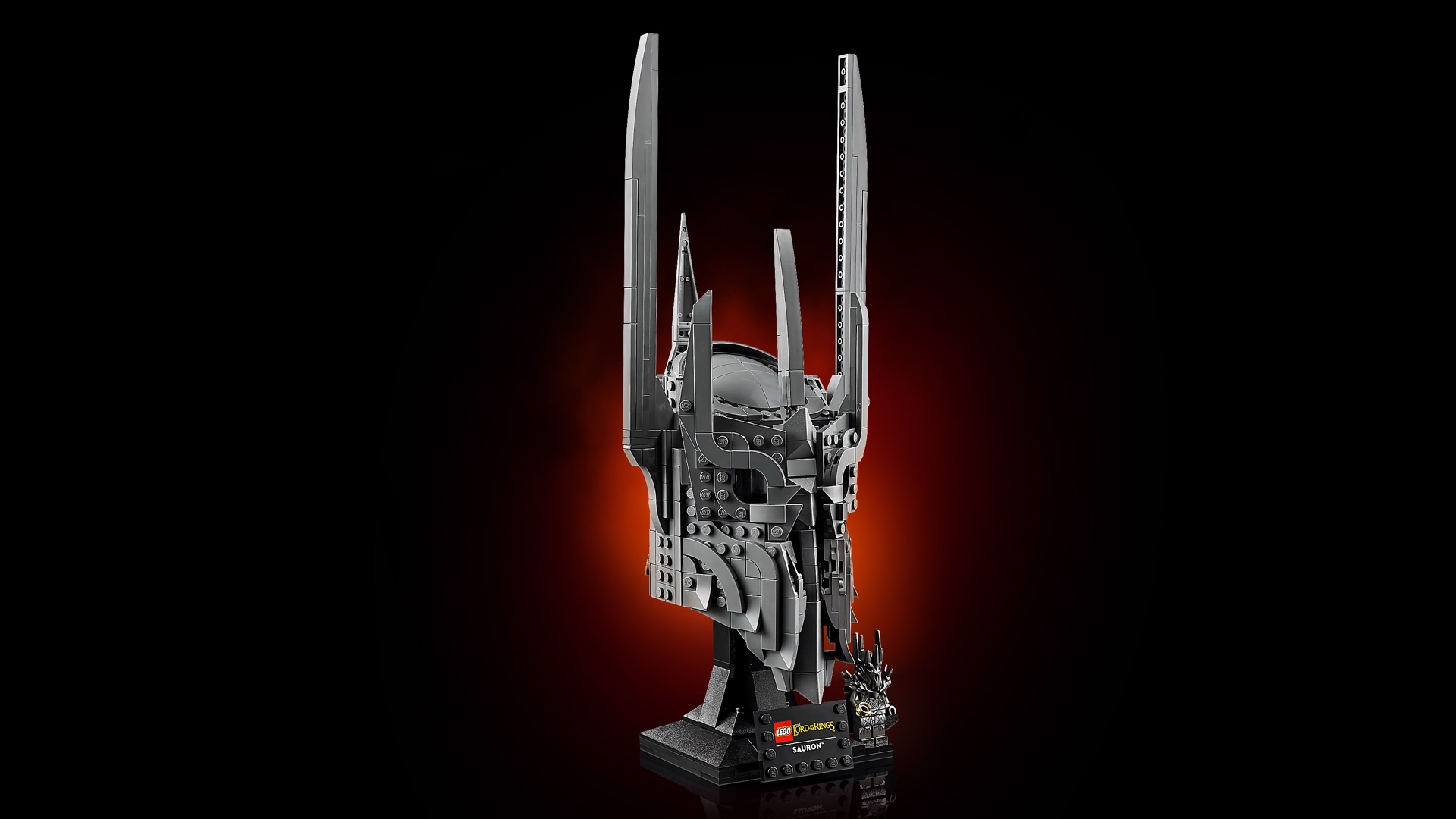 LEGO 11373 The Lord of the Rings: Sauron's Helmet revealed