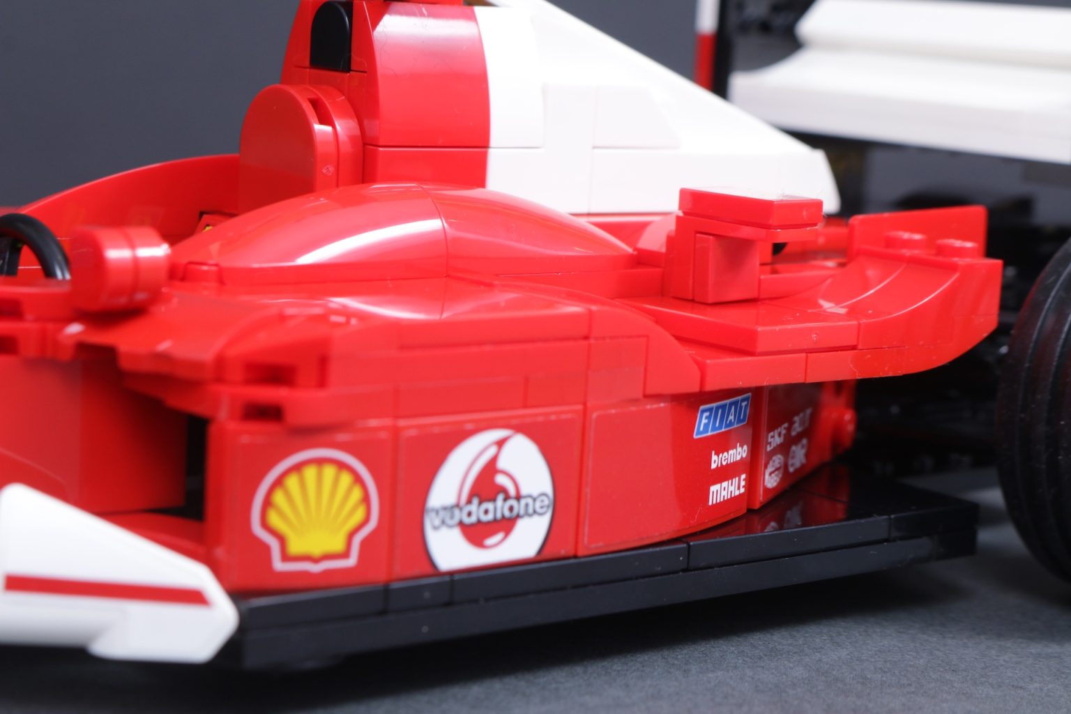 LEGO Icons 11375 Ferrari F2004 & Michael Schumacher review