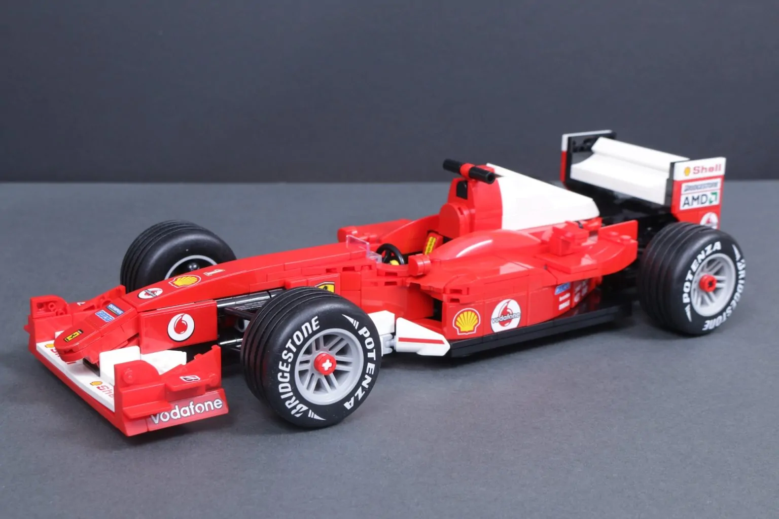 LEGO Icons 11375 Ferrari F2004 & Michael Schumacher review