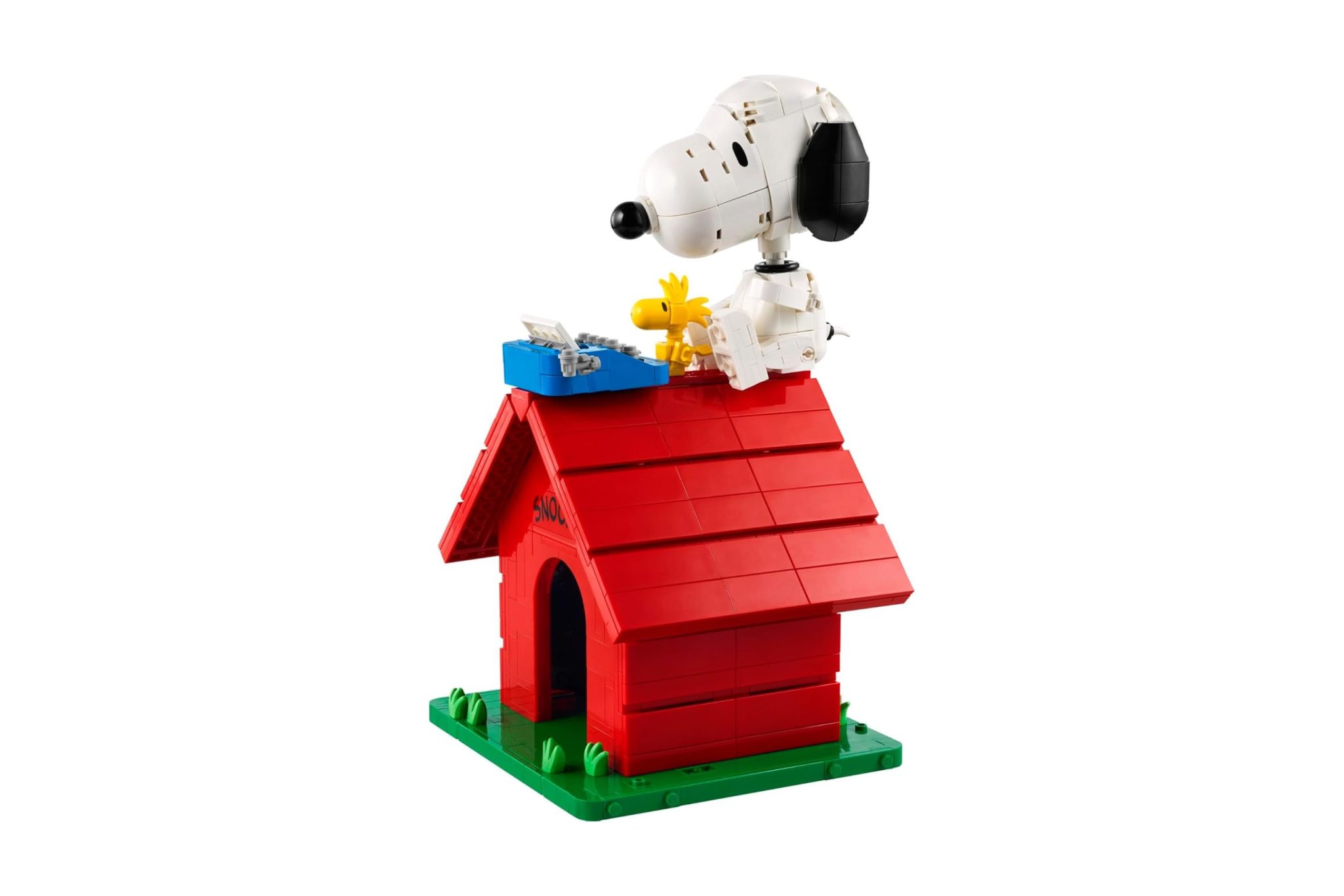 New LEGO Ideas Snoopy set needed to be expanded on
