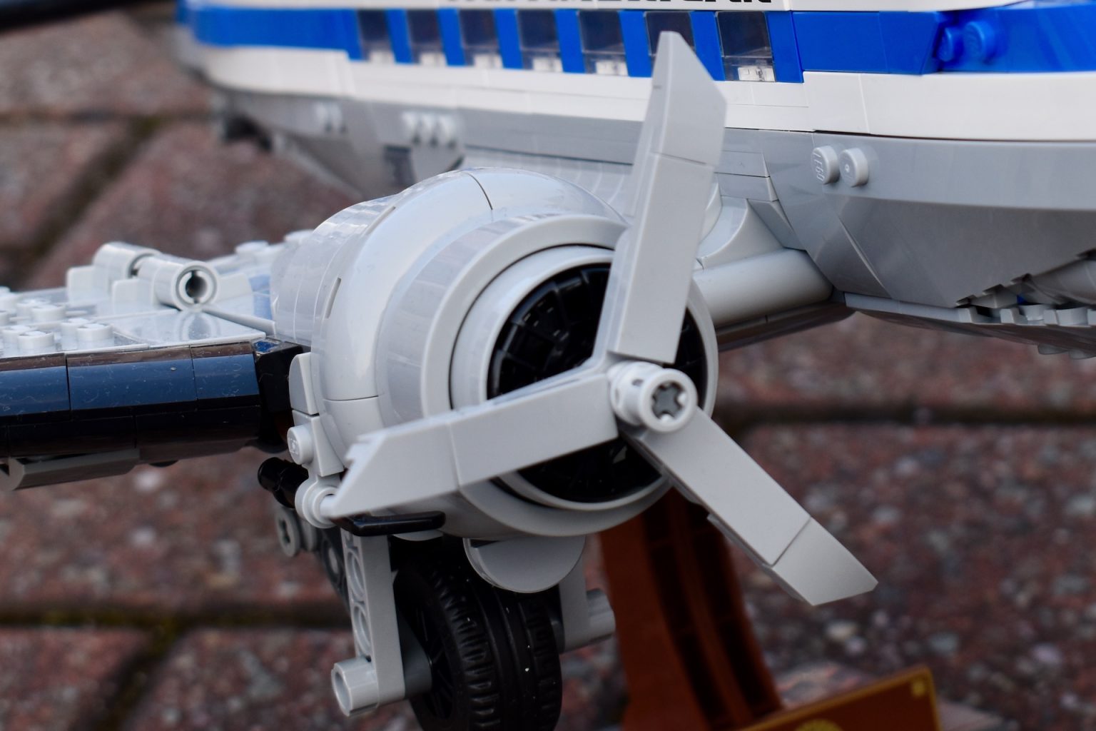 LEGO Icons 11378 Douglas DC-3 PAN AM Airliner review