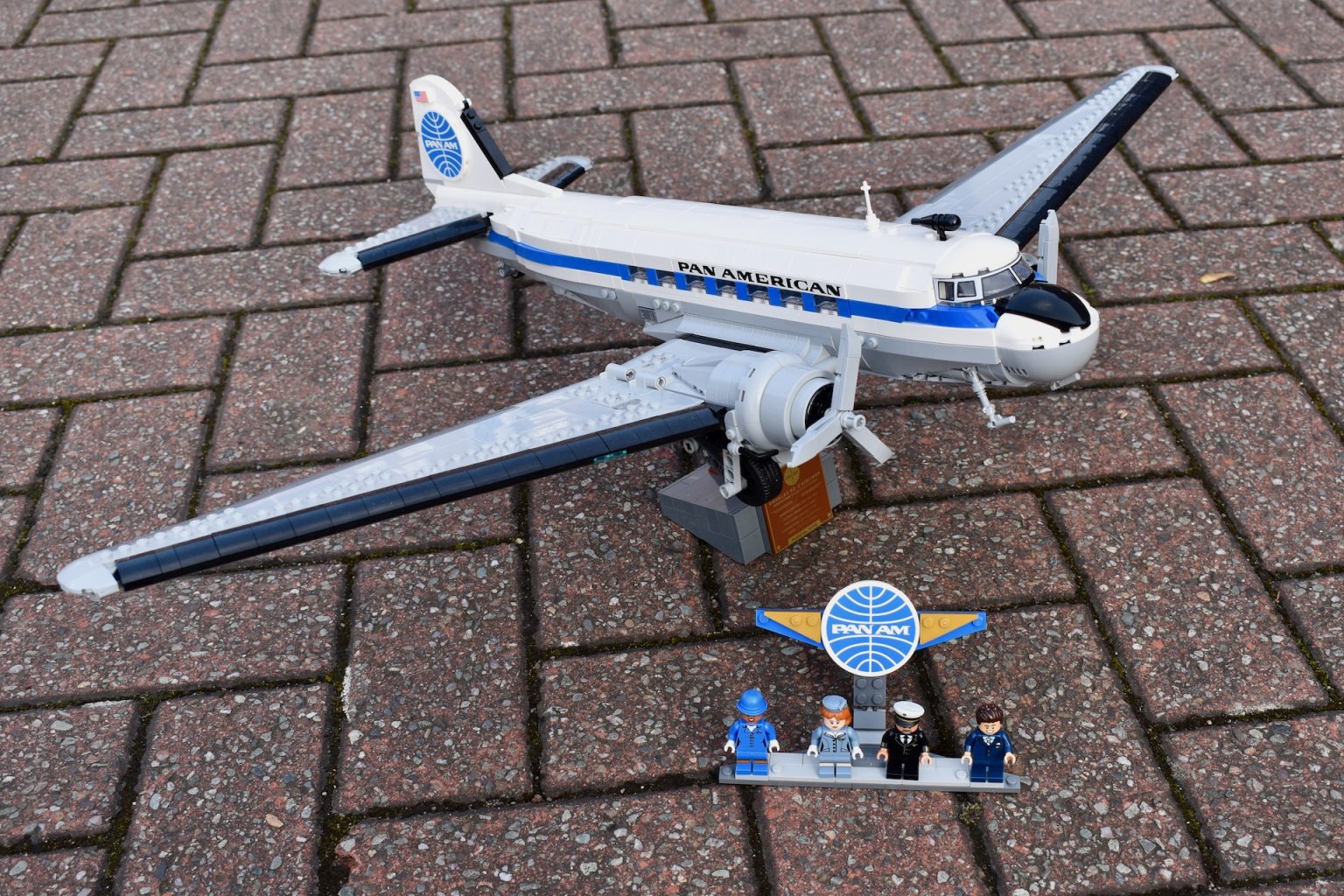 LEGO Icons 11378 Douglas DC-3 PAN AM Airliner review