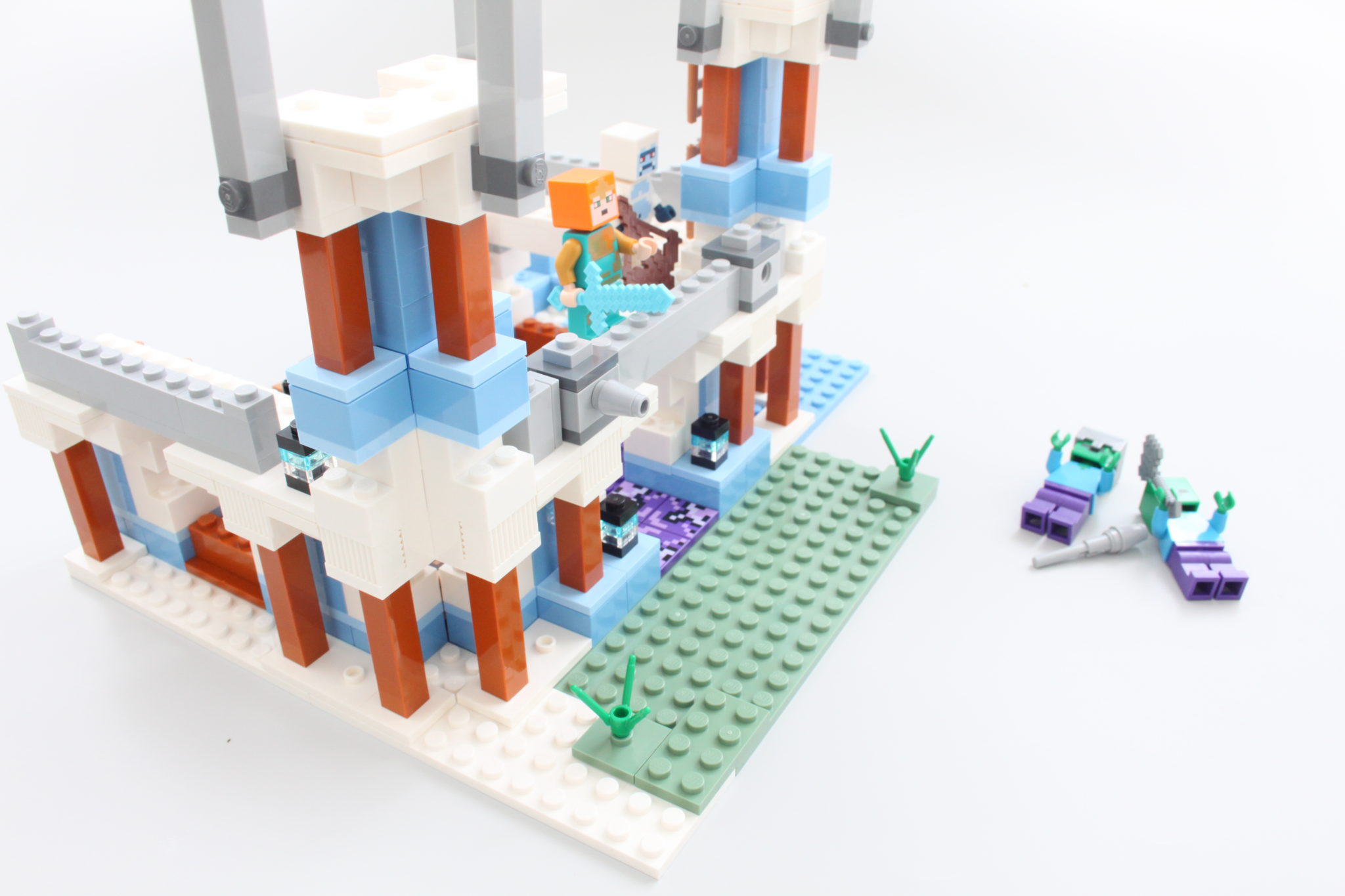 LEGO Minecraft 21186 The Ice Castle review and gallery
