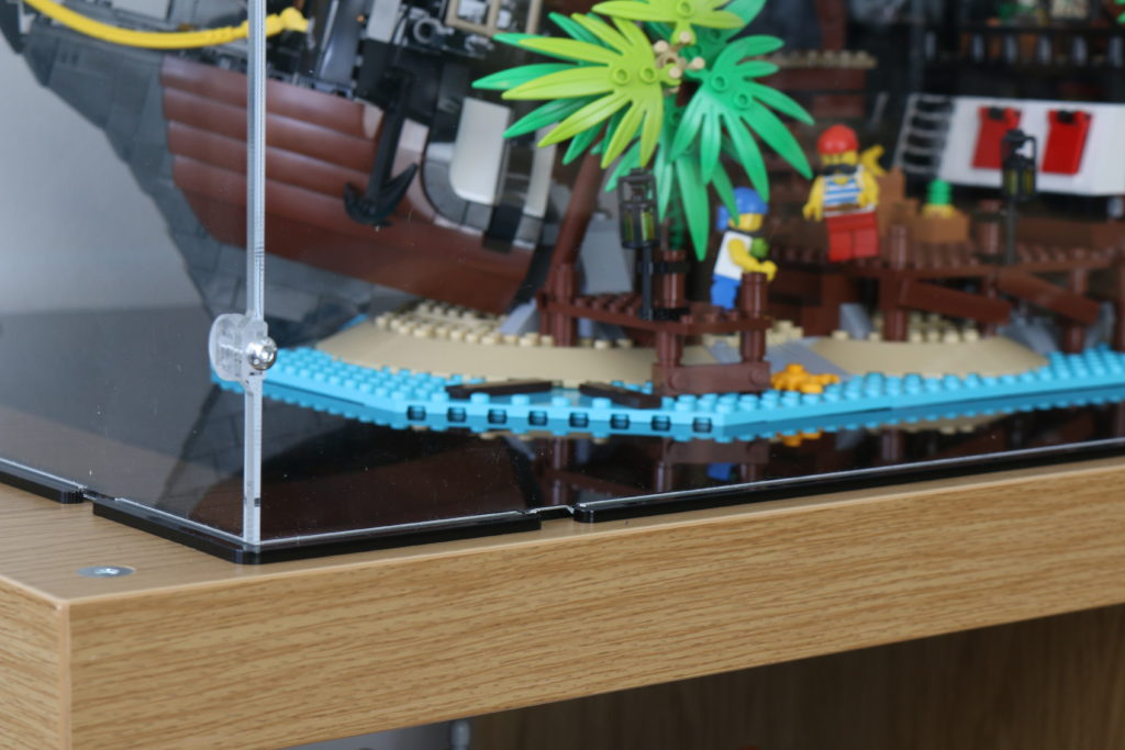 21322 Pirates of Barracuda Bay LEGO display case review