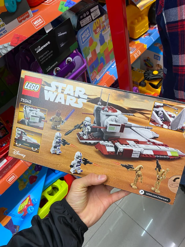 New LEGO Star Wars Republic Fighter Tank found