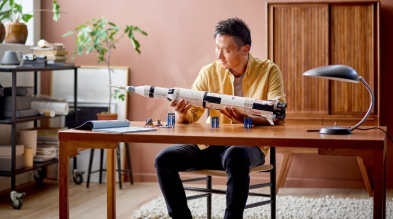 LEGO 92176 NASA Apollo Saturn V opnieuw ontworpen als SpaceX ruimteschip
