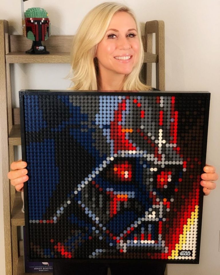 Ahsoka Tano voice actor Ashley Eckstein builds LEGO Star Wars art