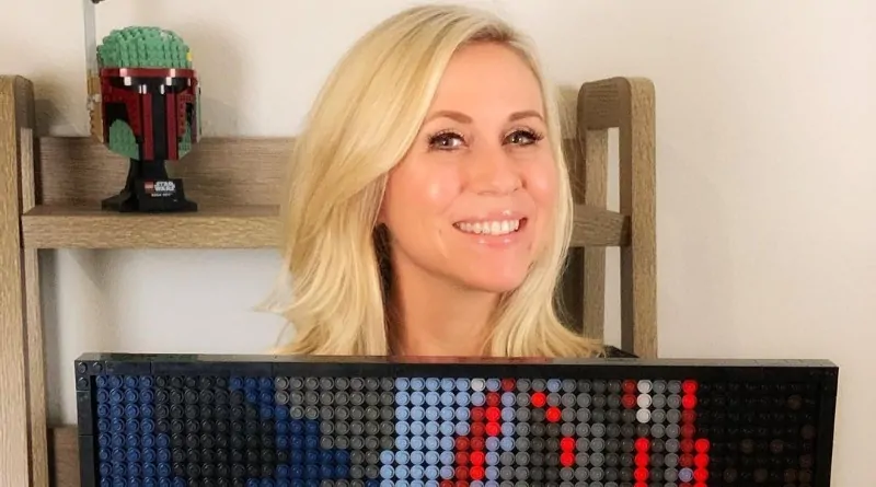 Ahsoka Tano voice actor Ashley Eckstein builds LEGO Star Wars art