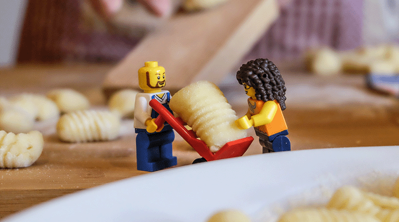 Brick Pic of the Day: Delivery